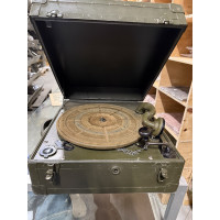 Original U.S. WWII U.S. Army Phonograph Player (working condition)